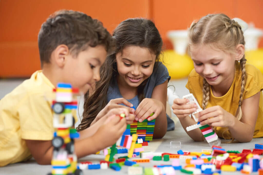 Minecraft Engineering using LEGO Materials - Right At School